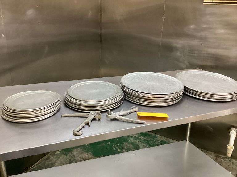 Pizza Pans with (2) Pair of Oven Tongs - Diamond G Auctioneers