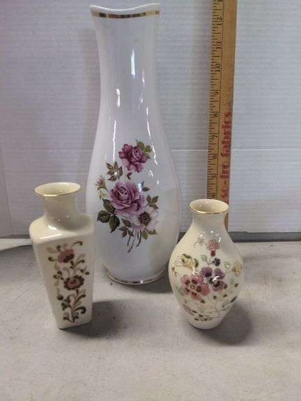 Assorted Vases: - Delaware Auction Center
