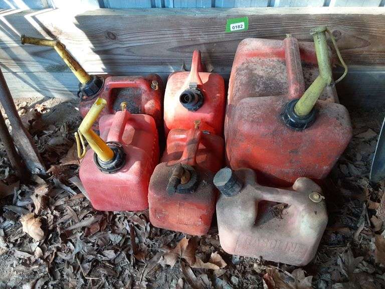 (6) Poly Gas Cans - Delaware Auction Center