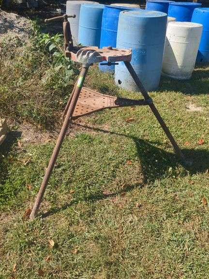 Ridgid 40A Tri-Stand - Delaware Auction Center