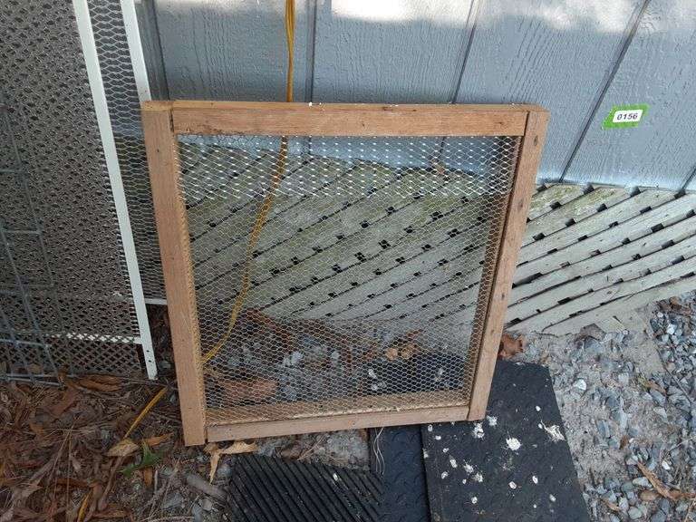 (4) Screen Grates - Delaware Auction Center