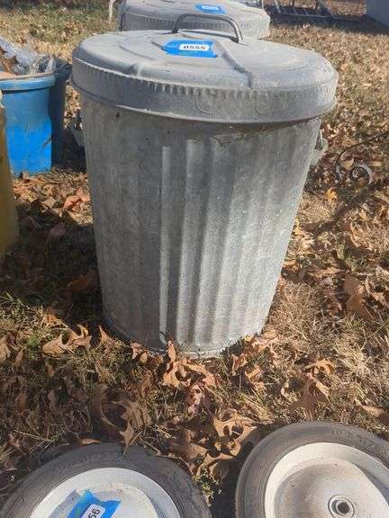 Wheeling10Gal Galvanized Feed Can - Delaware Auction Center