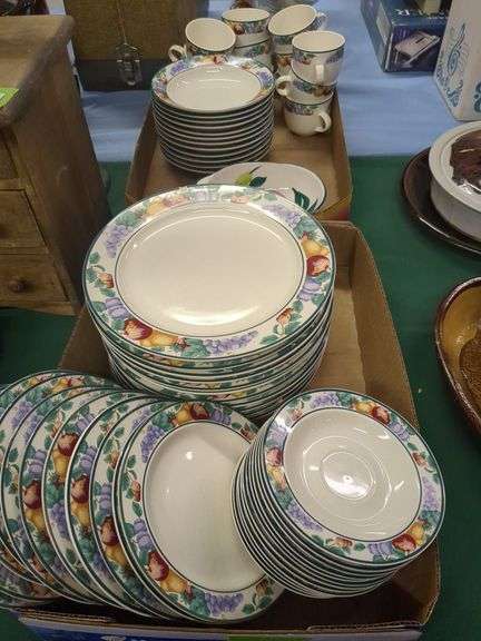 Fruit Print Intro Stoneware Dinnerware Set - Delaware Auction Center