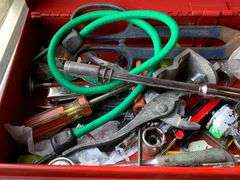 Small Craftsman Tool w/tools - Delaware Auction Center