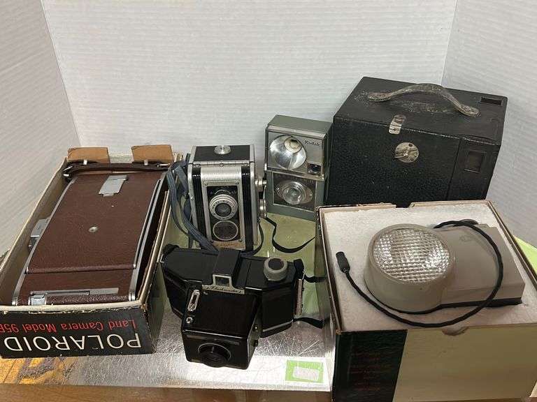 Assorted Vintage Cameras & Accessories - Delaware Auction Center