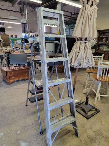 Used 3 Step Project Ladder & 6' Aluminum Ladder - Delaware Auction Center