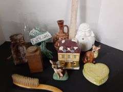 Assorted Decor Items - Delaware Auction Center