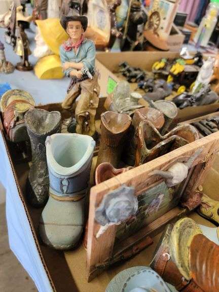 Collection of Western Themed Decorative Items - Delaware Auction Center