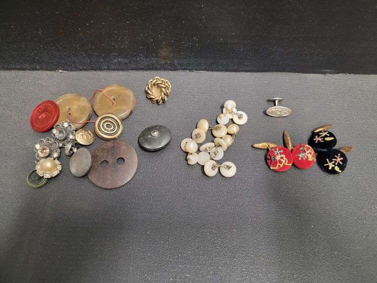 Vintage Buttons & Women's Cuff Links - Delaware Auction Center