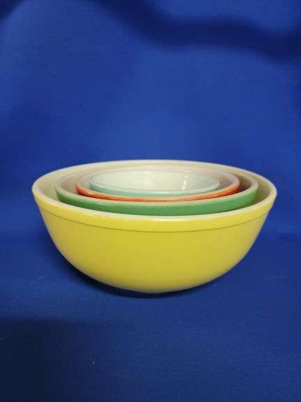 4pc Set of Pyrex Mixing Bowls - Delaware Auction Center