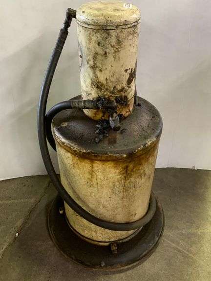 Vintage ARO Model 125 Air Powered Grease Gun - Delaware Auction Center