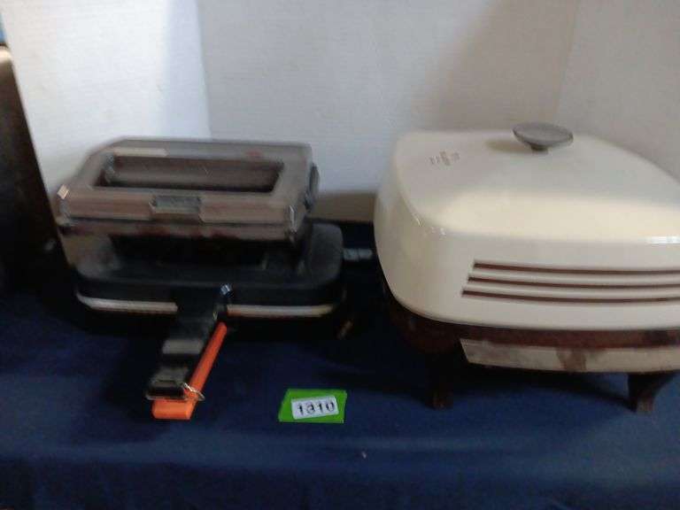 Electric Skillet, Snakmaster & Fast Cooker - Delaware Auction Center