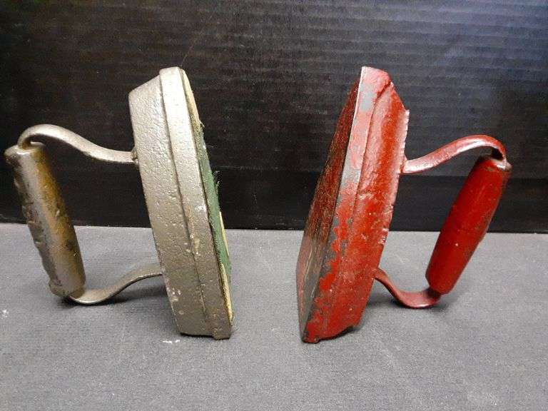 (2) Sad Irons - Delaware Auction Center