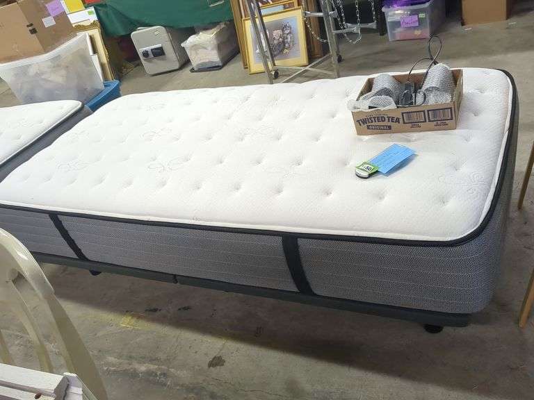 Twin Kingsdown Somos Adjustable Bed w/remote control - Delaware Auction ...