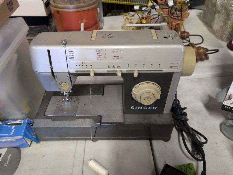 Singer Sewing Maching - Delaware Auction Center
