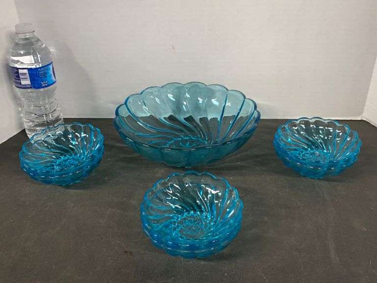 Teal Glass Serving Bowl and Individual Bowls - Delaware Auction Center