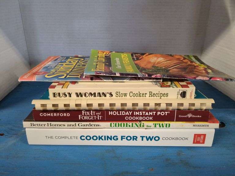 Assorted Cook Books - Delaware Auction Center