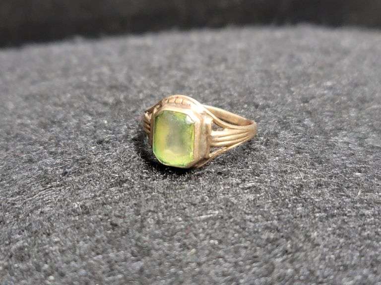 Green Stone Ring Marked 10k 1.59g - Delaware Auction Center