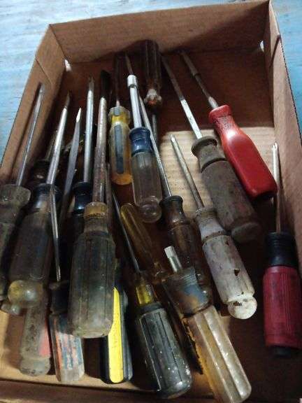 Assorted Screwdrivers - Delaware Auction Center