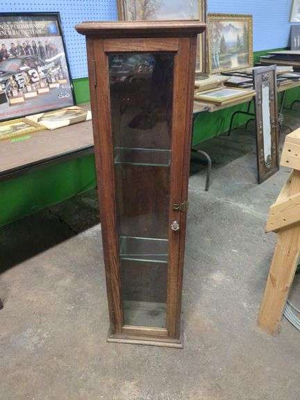 Display Case/Small Curio - Delaware Auction Center