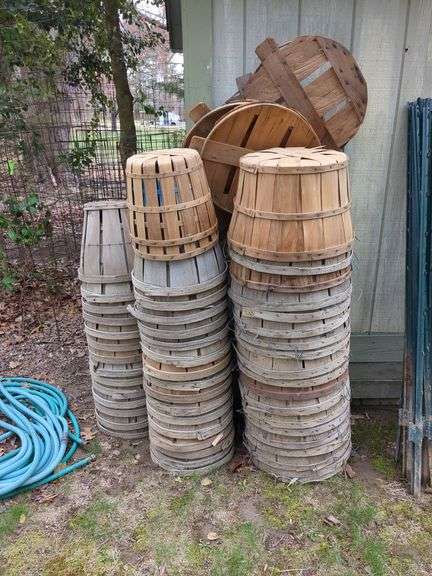 Large Assortment of Bushel and 1/2 Bushel Baskets - Delaware Auction Center