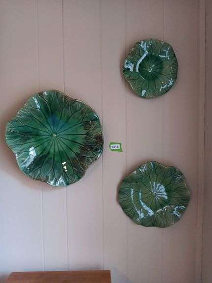 Graduated Lily Pad Decorative Plates - Delaware Auction Center