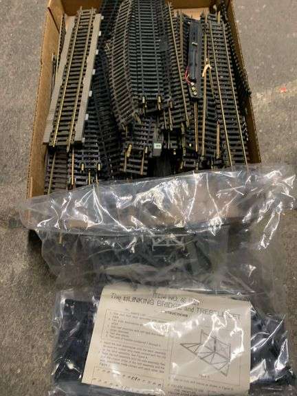 HO Train Tracks - Delaware Auction Center