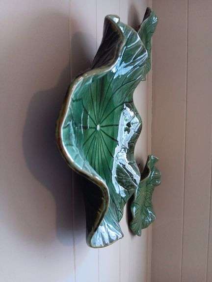 Graduated Lily Pad Decorative Plates - Delaware Auction Center