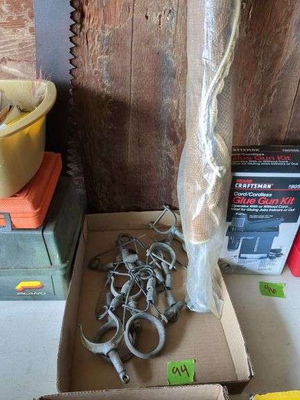 Assorted Oar Locks & Clips - Delaware Auction Center