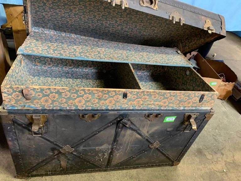 Large Trunk - Delaware Auction Center