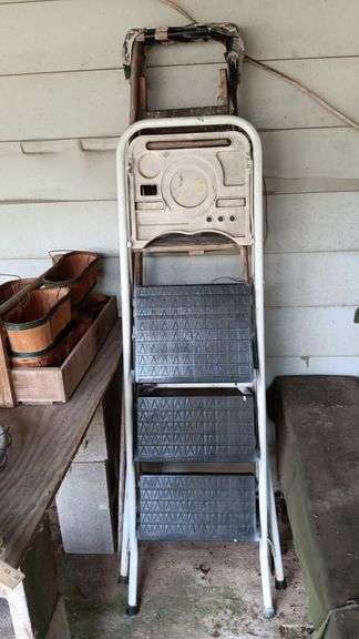 6Ft Wooden Ladder and Step Ladder - Delaware Auction Center