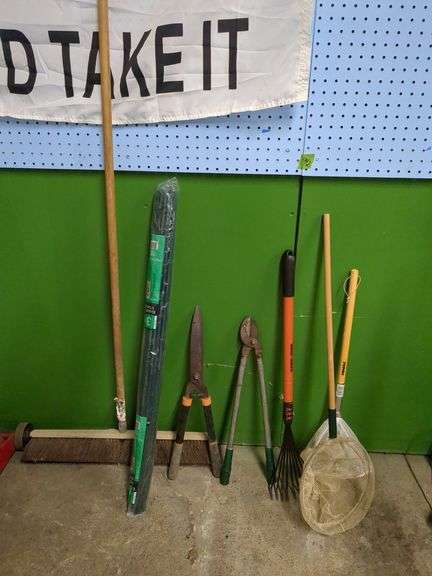 Assorted Yard / Garden Tools - Delaware Auction Center