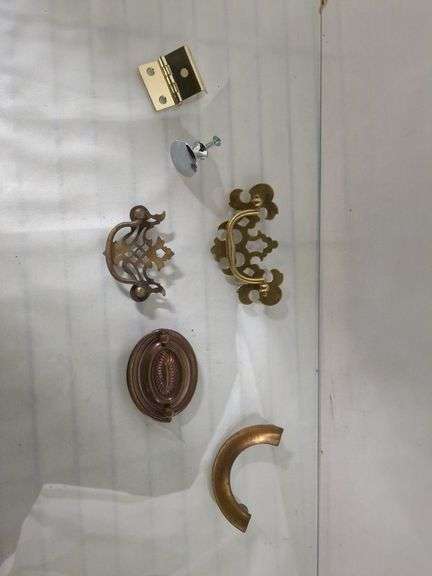 Drawer Pulls, Knobs, and Hardware - Delaware Auction Center