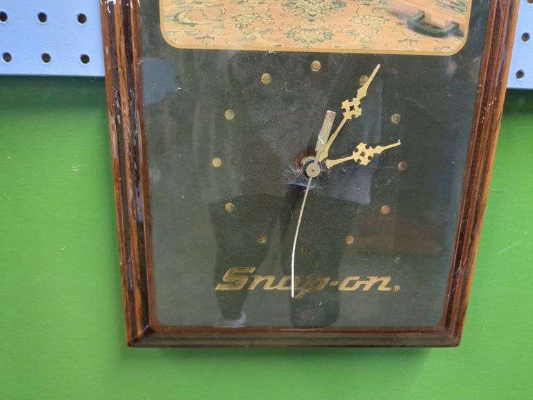 Snap On clock - Delaware Auction Center