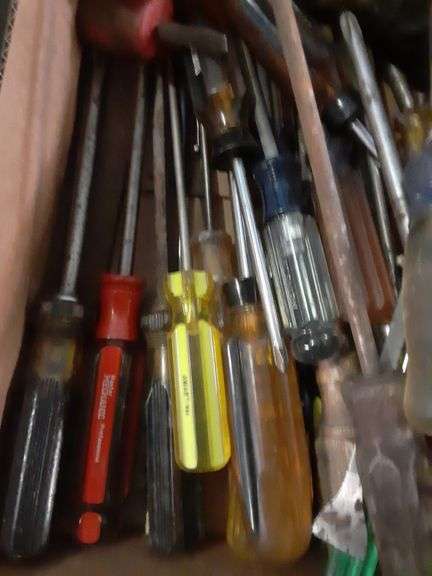 Assorted Screwdrivers - Delaware Auction Center