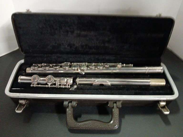 Selmer Bundy Flute w/ Case - Delaware Auction Center