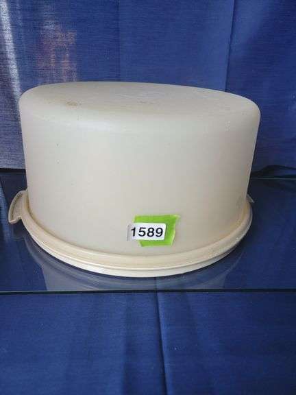 Cupcake Holder and Tupperware Cake Plate - Delaware Auction Center