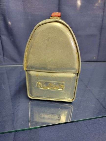 Vintage Metal Lunch Box - Delaware Auction Center