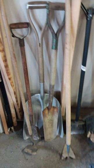 Assorted Yard / Garden Tools to Include: - Delaware Auction Center