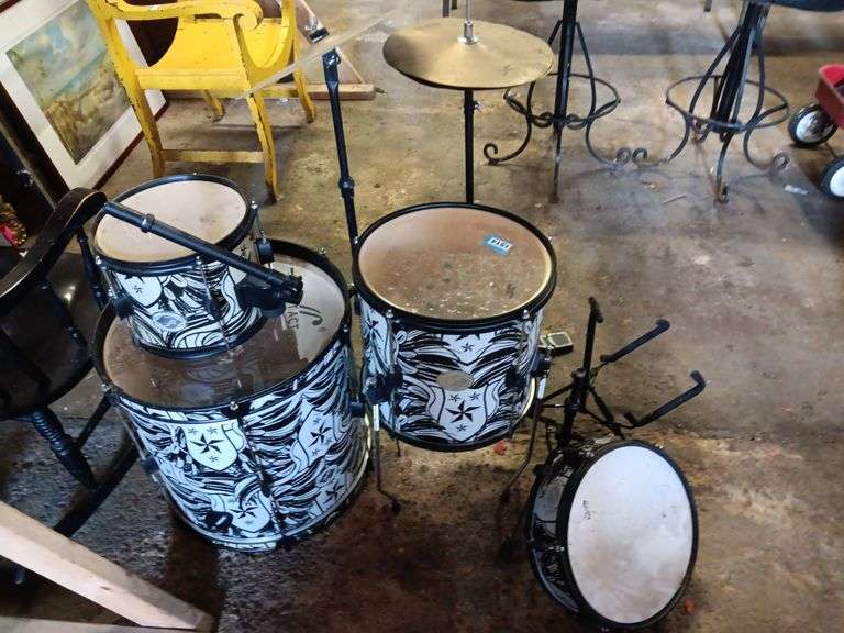 Kids First Act Drum Set - Delaware Auction Center