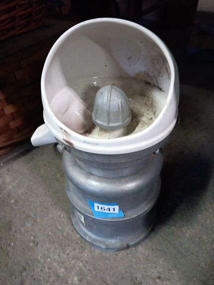 Vintage Sunkist Fruit Juice Extractor - Delaware Auction Center