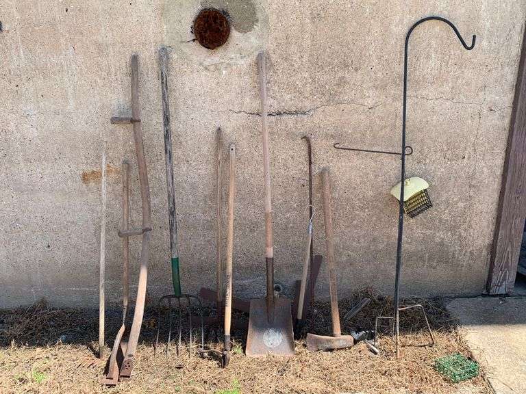 Assortment of Yard / Garden Tools - Delaware Auction Center