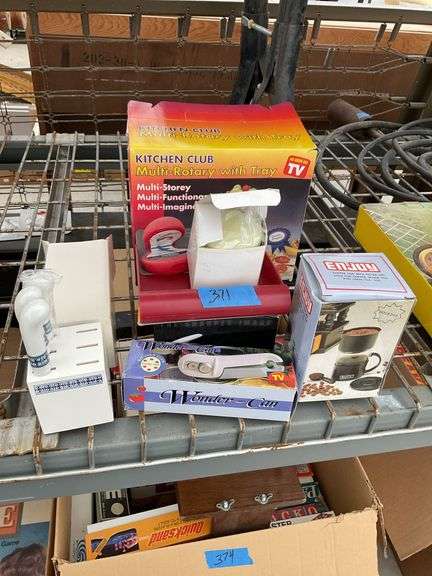 Misc kitchen Items - DOOLEY AUCTION, LLC