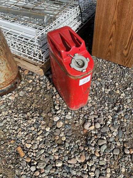 5 Gallon Metal Gas can - DOOLEY AUCTION, LLC