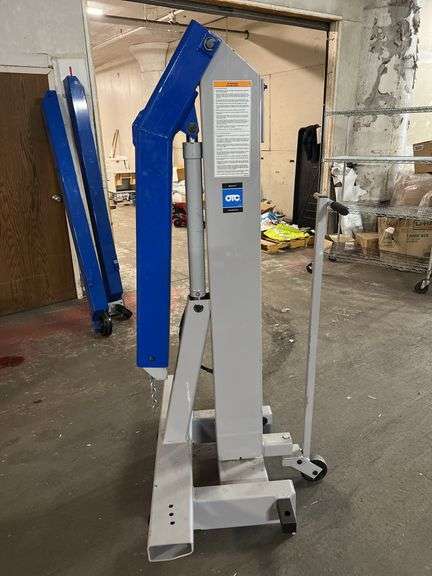 OTC 4,400 lbs. Max Capacity Heavy Duty Deluxe Floor Crane - 1820 - MSRP ...