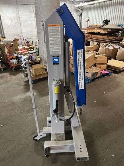 OTC 4,400 lbs. Max Capacity Heavy Duty Deluxe Floor Crane - 1820 - MSRP ...