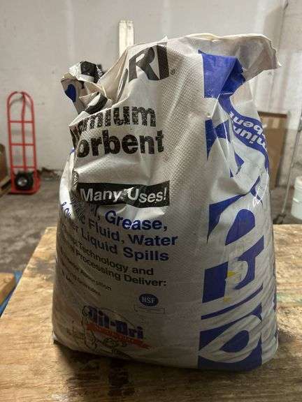 Oil-Dri 30 Qt Mineral Base Oil Premium Clay Absorbent - MSRP $53.24 ...