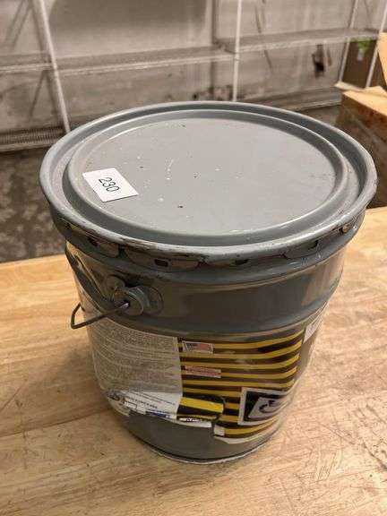 RAE 5 Gallon 90 sq ft/gal White Traffic Zone Marking Paint - 7493-05 ...