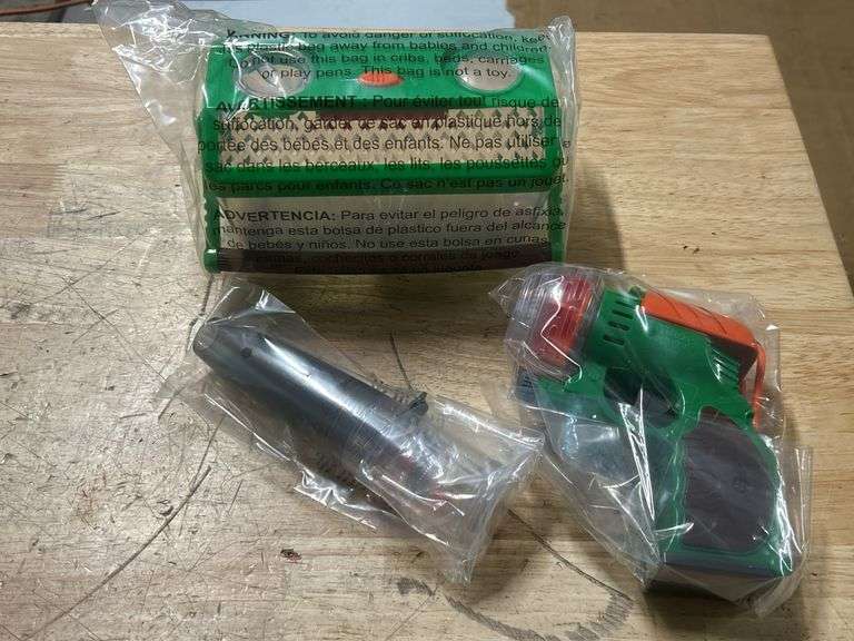 Nature Bound Ages 3+ Bug Hunter Set Bug Vacuum & Critter Barn - 856670005674 - MSRP $39.99 ...