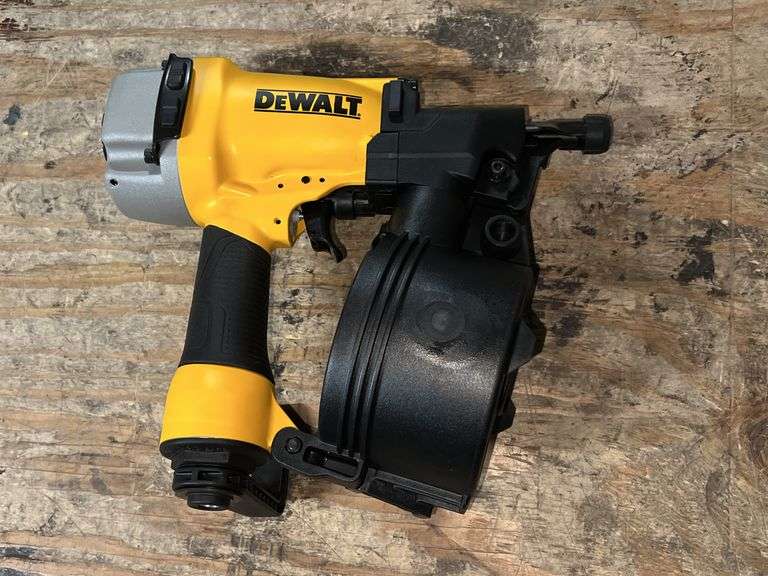 DeWALT 15° 1-1/4"-2-1/2" 70 to 100 PSI Coil Corded Siding Air Nailer ...